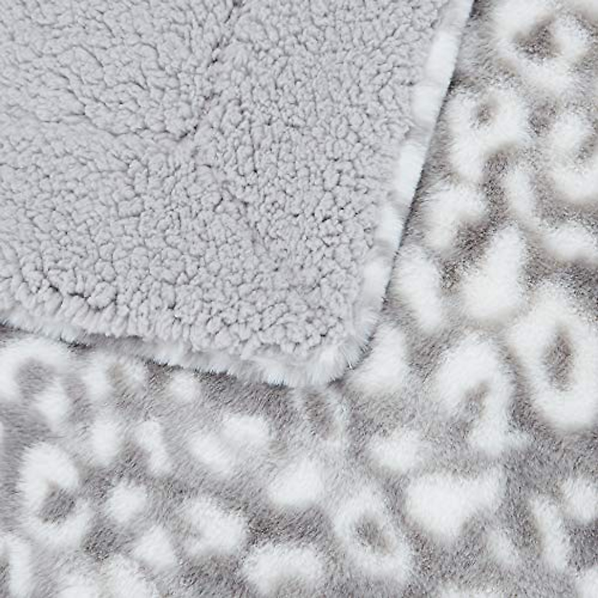 Amazon Basics Fuzzy Faux Fur Sherpa Blanket, Full/Queen, 90"x92" - Gray Snow Leopard