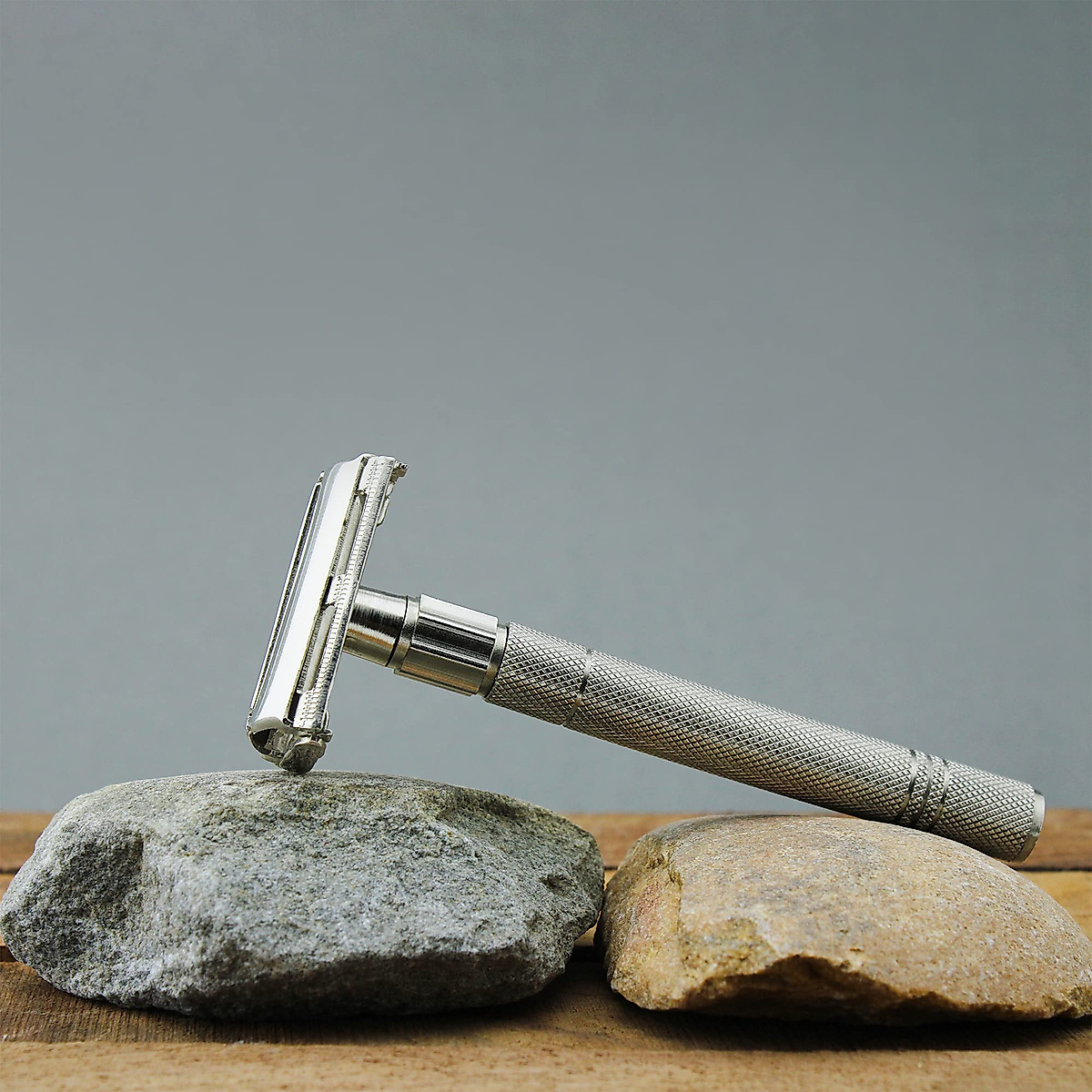 Twist Open Butterfly Style Men's Shaving De Safety Razor (Blades Not Included). Classic Vintage Razor Made in Stainless Steel.
