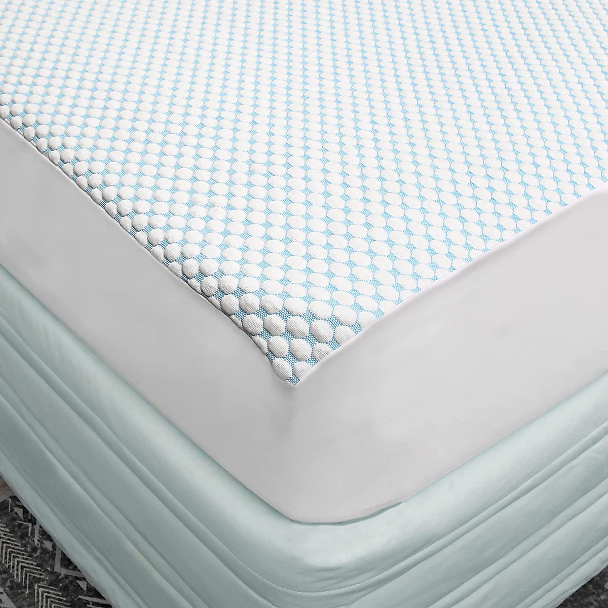 Mattress Cover with Cooling Bubbles Top -Ultra Soft and Silky Feeling Material Mattress Pad Cover with 16 Inches Deep Pocket (Queen)