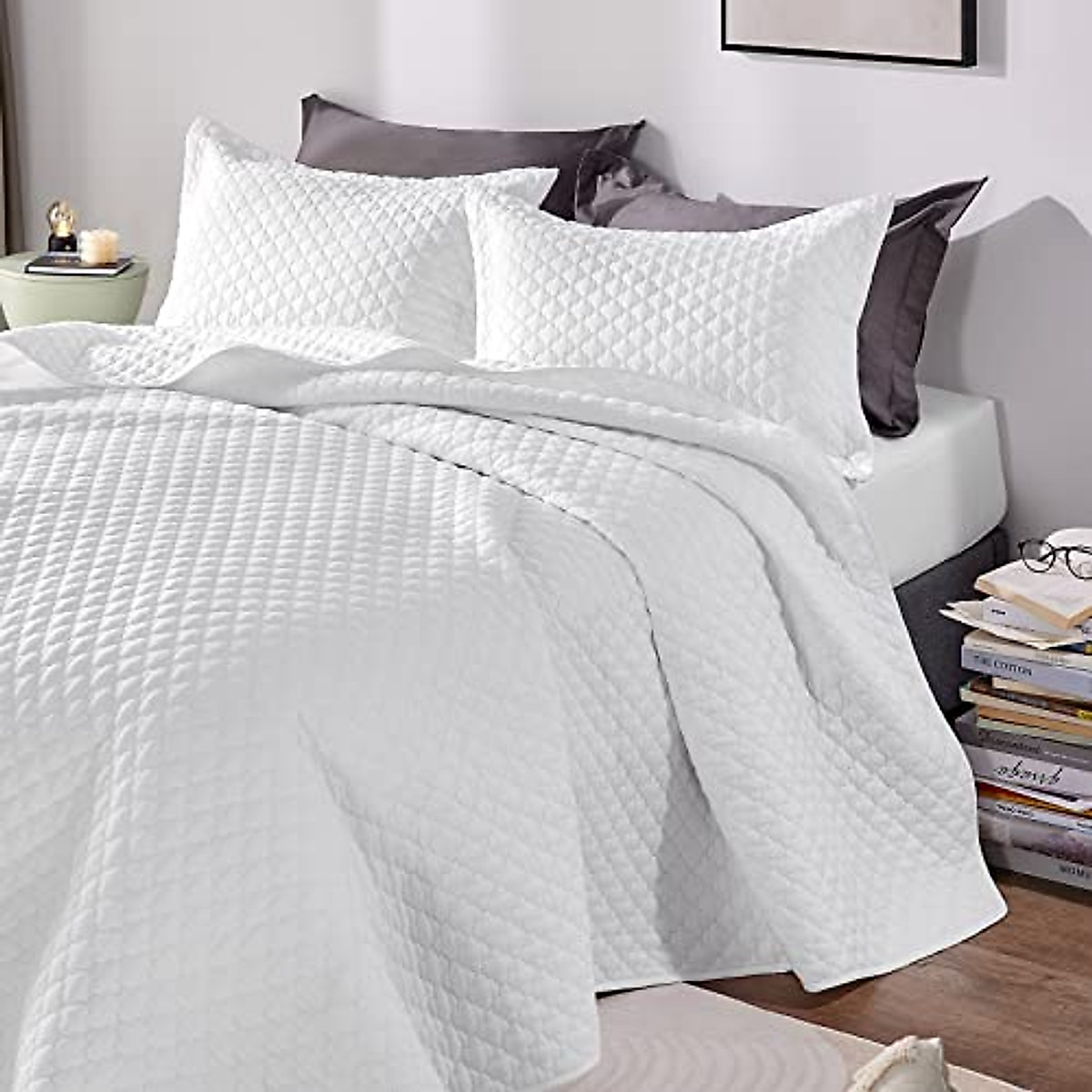 CozyLux Quilt Set Twin Size White 2 Pieces - Lightweight Soft Bedspread - Lantern Ogee Pattern Coverlet Bedding Set for All Season - 1 Quilt and 1 Pillow Sham - White, 68"x86"