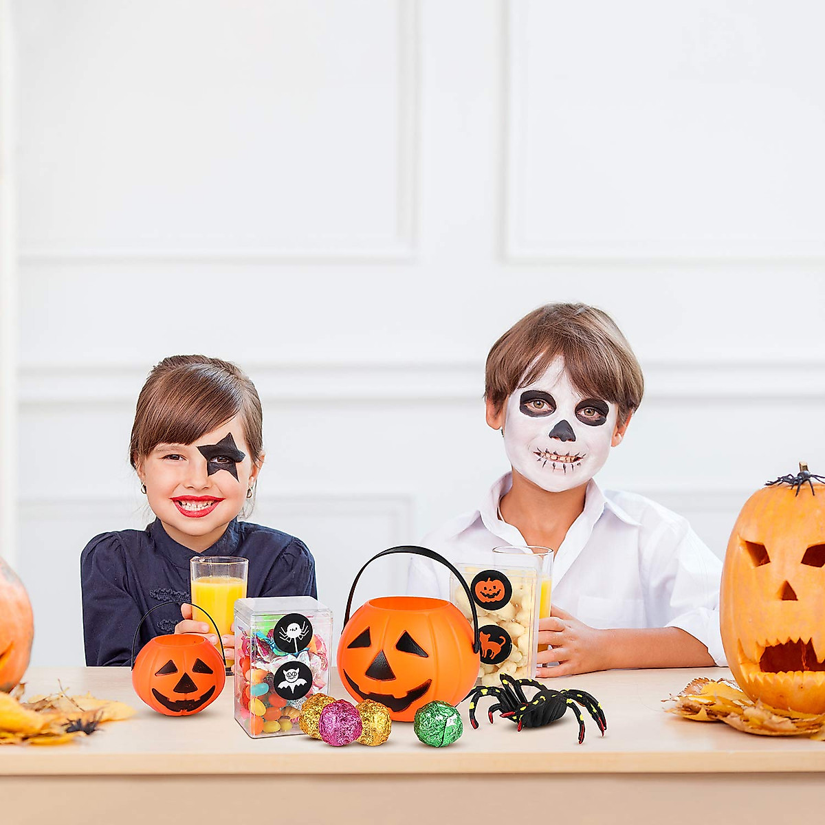 100 Pieces Halloween Stickers Round Seal Label Stickers Assorted Pumpkin Skull Bat Ghost Pattern Stickers for Halloween Party Decoration (Basic Style)