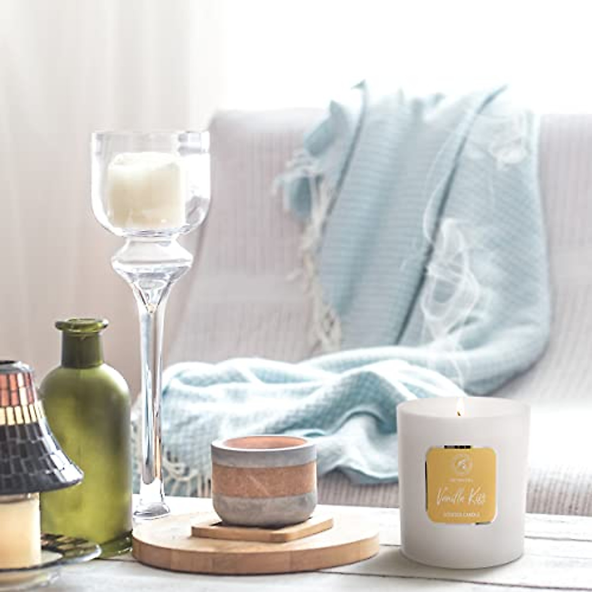 Scented Candle Vanilla Kiss - Aromatherapy Candle - Soywax Candle with Vanilla Extract - Up to 45 Hours Burn Time - Glass Candle Gift - Home Scented Candles - Luxury and Sensual Soy Wax Candle