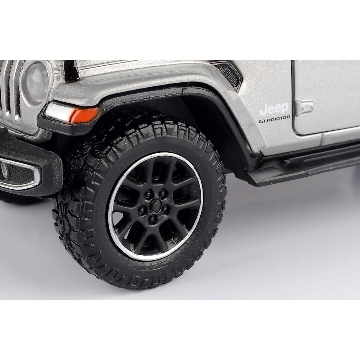 Motormax Toy 2021 Gladiator Overland (Closed Top) Pickup Truck Silver Metallic 124-127 Diecast Model Car by Motormax 79365