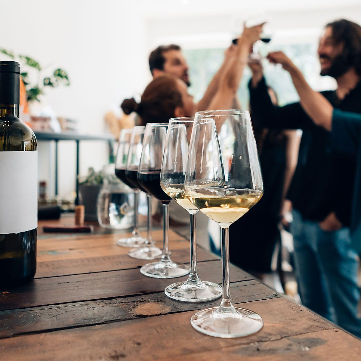 Mainstream Source White and Red Wine Glasses, Modern Renaissance Collection – Contemporary European Style Crystal Wine Glasses for Red Wine & White Wine (2 of Each, 4 Total)