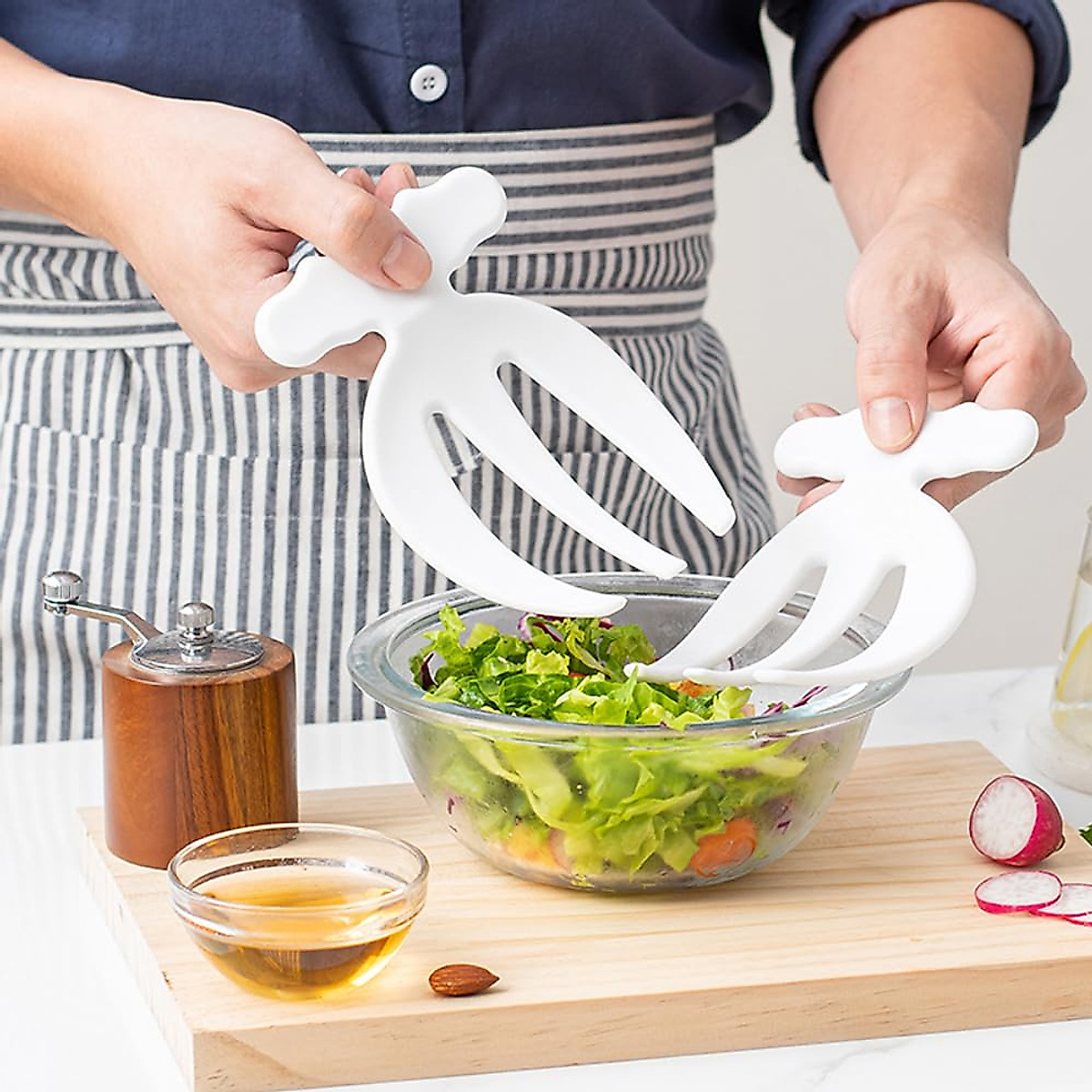 Salad Hands 2 Pack Plastic Salad Mixer Salad Servers Salad Claw for Tossing and Serving Salad, Pasta, Buffets, Fruit Humanized Design Curved Handle Food Mixing Tools Kitchen Gadget (White)