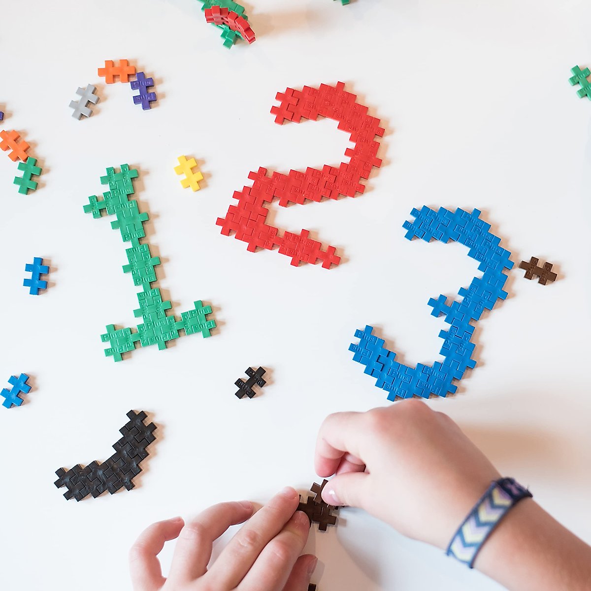 PLUS PLUS - Learn to Build Super Set - Basic Mix, 1,200 Pieces w/ 4 Baseplates - Construction Building Stem / Steam Toy, Interlocking Mini Puzzle Blocks for Kids