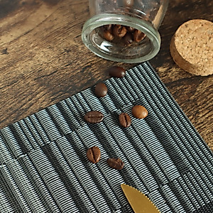 HeloHo Black Placemats Set of 4, Heat-Resistant Washable Placemats Non-Slip Vinyl Woven Table Mats Wipeable Placemat for Kitchen Dining Table Decoration Indoor Outdoor