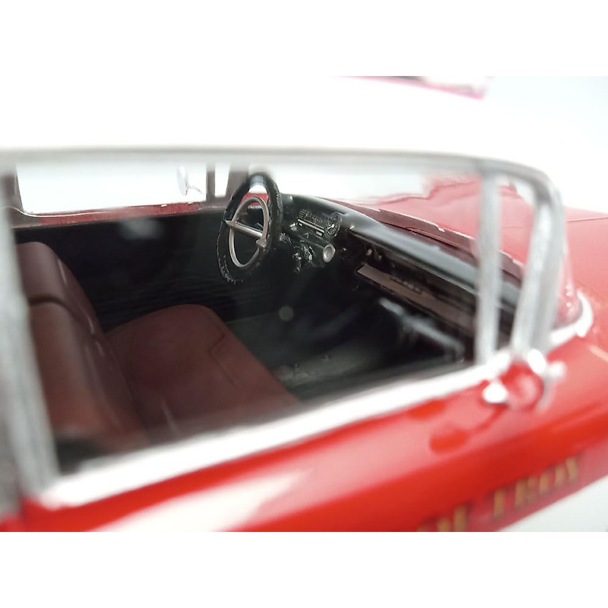 AMT 1959 Cadillac Ambulance w/Gurney 1:25 Scale Model Kit