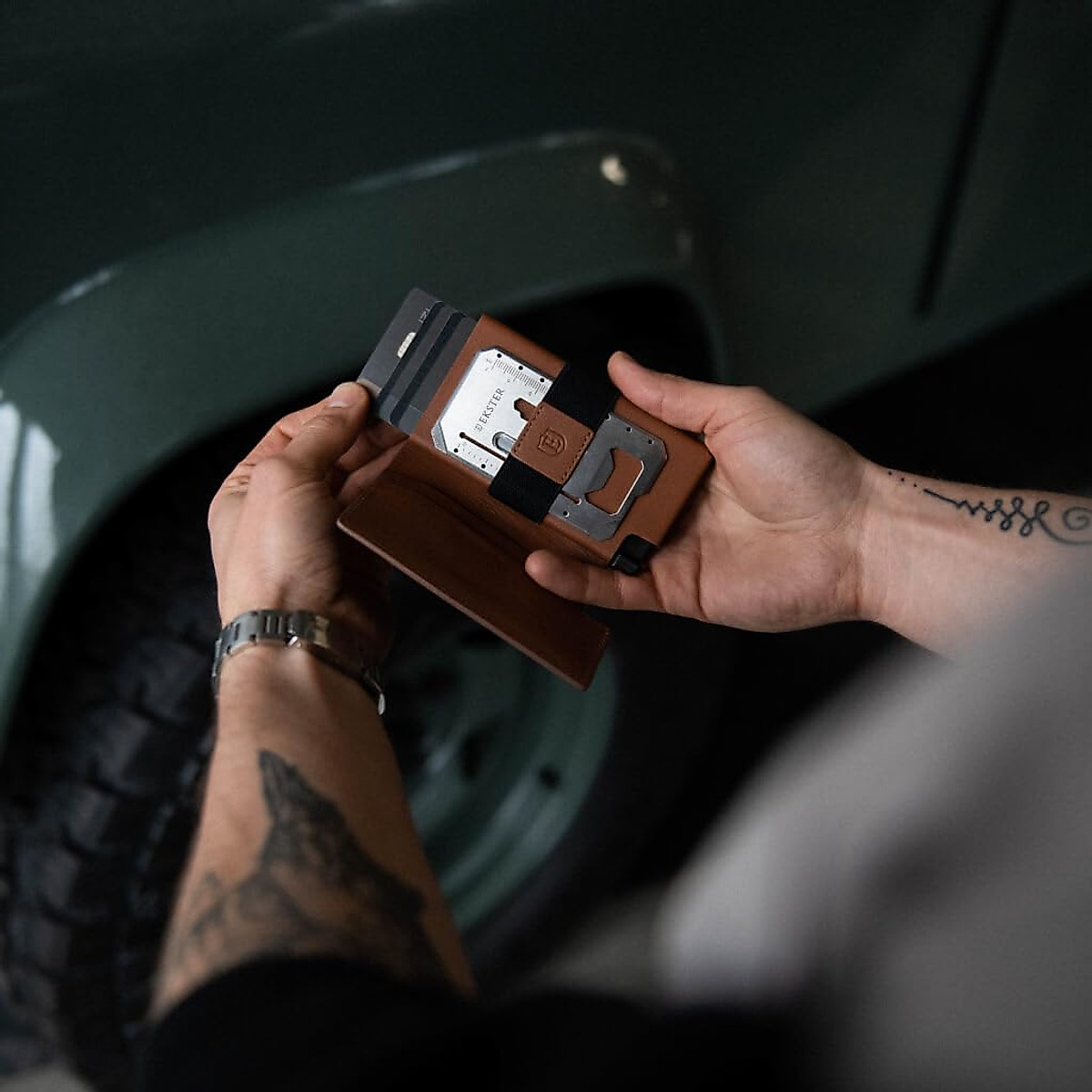 Ekster Parliament Men's Wallet | RFID Blocking Leather Minimalist Cardholder | Slim Wallet for Men - Designed for Quick Card Access with Push Button (Caramel)