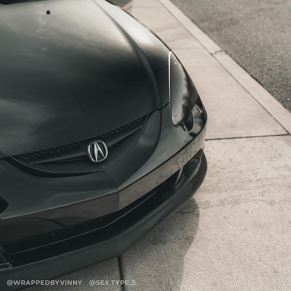 VViViD Black High Gloss Realistic Paint-Like Microfinish Vinyl Wrap Roll XPO Air Release Technology (1ft x 5ft)