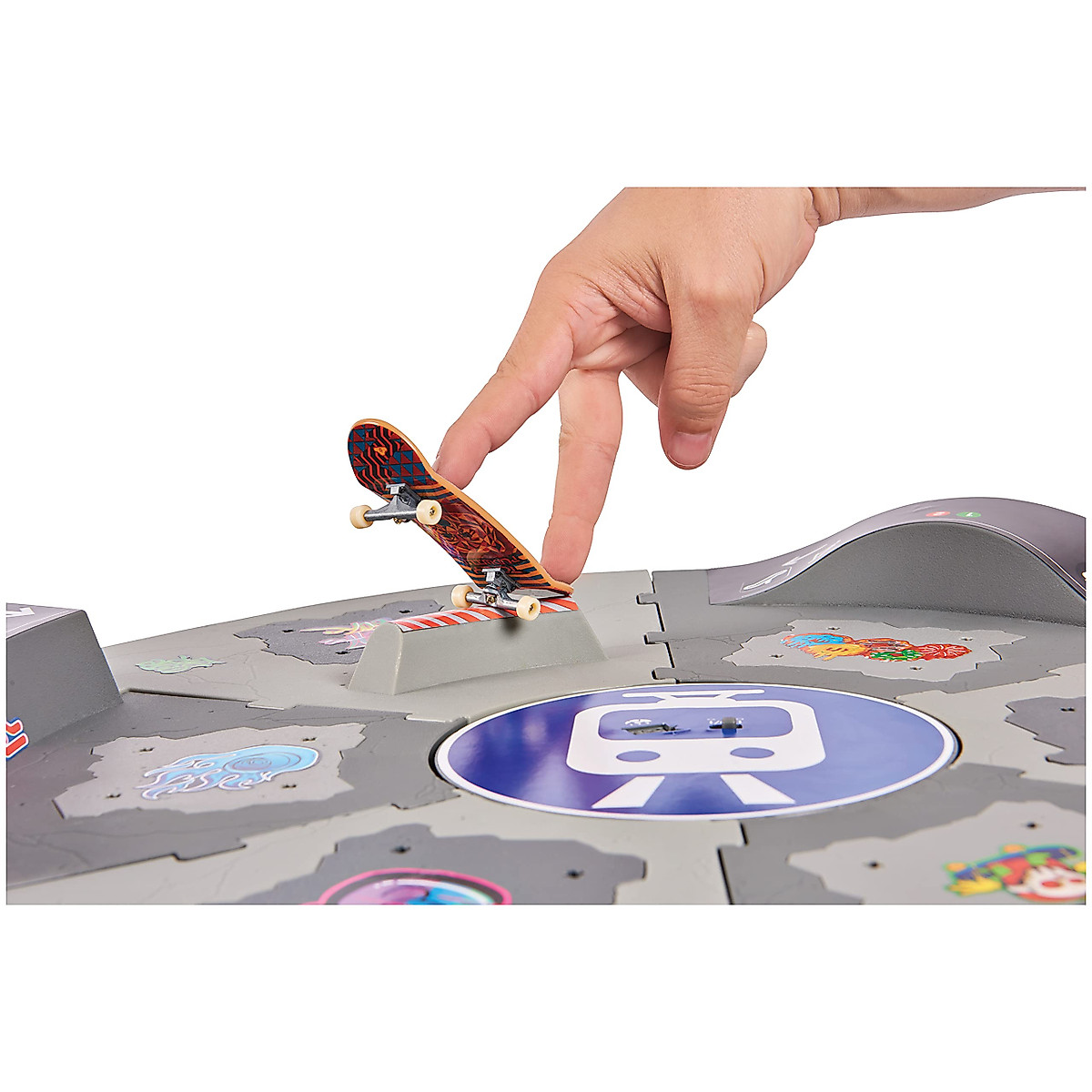 TECH DECK, Shredline 360 Motorized Skate Park, X-Connect Creator, Customizable and Buildable Turntable Ramp Set with Exclusive Fingerboard, Kids Toy for Boys and Girls Ages 6 and up