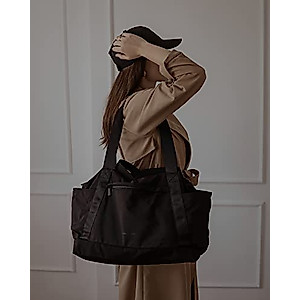 Foldable Duffle Bag, BAGSMART 29L Tote Travel Bag Gym Sports Bag for Women, Carry On Luggage Weekender Overnight Bag for Travel Essentials(Black)