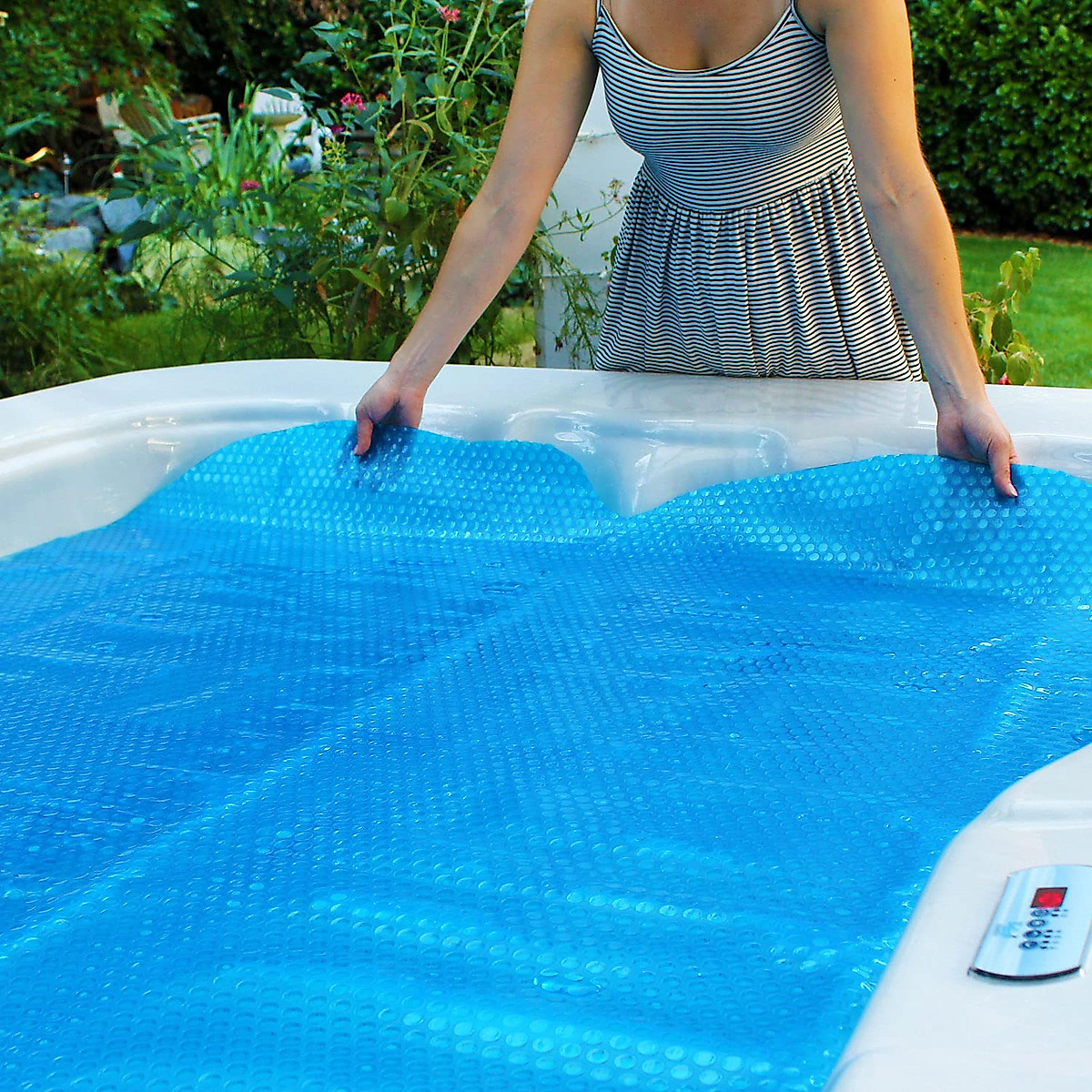 Spa Depot Thermo-Float 16-mil 6ft x 6ft Hot Tub Bubble Cover Floating Spa Blanket - trimmable Heavy-Duty Insulating Solar Heating