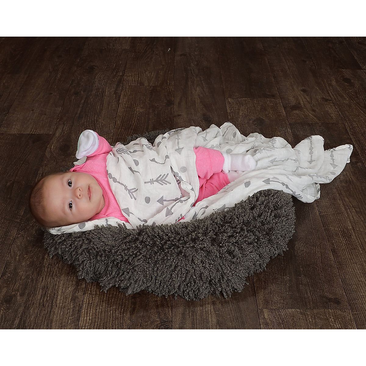 Momo Bebe Muslin Baby Swaddle Blankets - 4 Pack Large 47x47 inch Cotton Swaddles - White Grey Chevron Polka Dot Arrow - Soft Breathable Comfortable Durable - Nursery Shower Gift Set Unisex Neutral