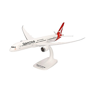 Herpa Snap-fit Airplane Model Boeing 787-9 Dreamliner Qantas on Scale of 1:200, Plastic Miniature with pedastal, Model Building, Collectors Edition