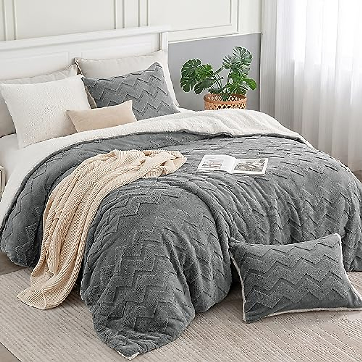 BEDELITE Fluffy King Size Comforter Set - Super Soft Sherpa Grey Comforter for King Size Bed, Luxury Warm Bedding Set for Winter, Fuzzy Bed Set 3 pieces (1 Comforter, 2 Pillowcases)
