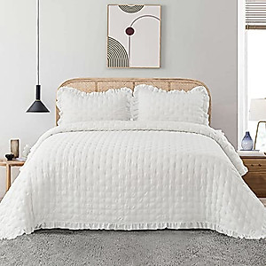 HIARUO 3-Piece Queen Quilt Set - Soft Warm Ultrasonic Reversible Pleated Ruffled Coverlet Bedspread Set (90 x 90 Inch) with 2 Pillow Sham (20 x 26 Inch), White