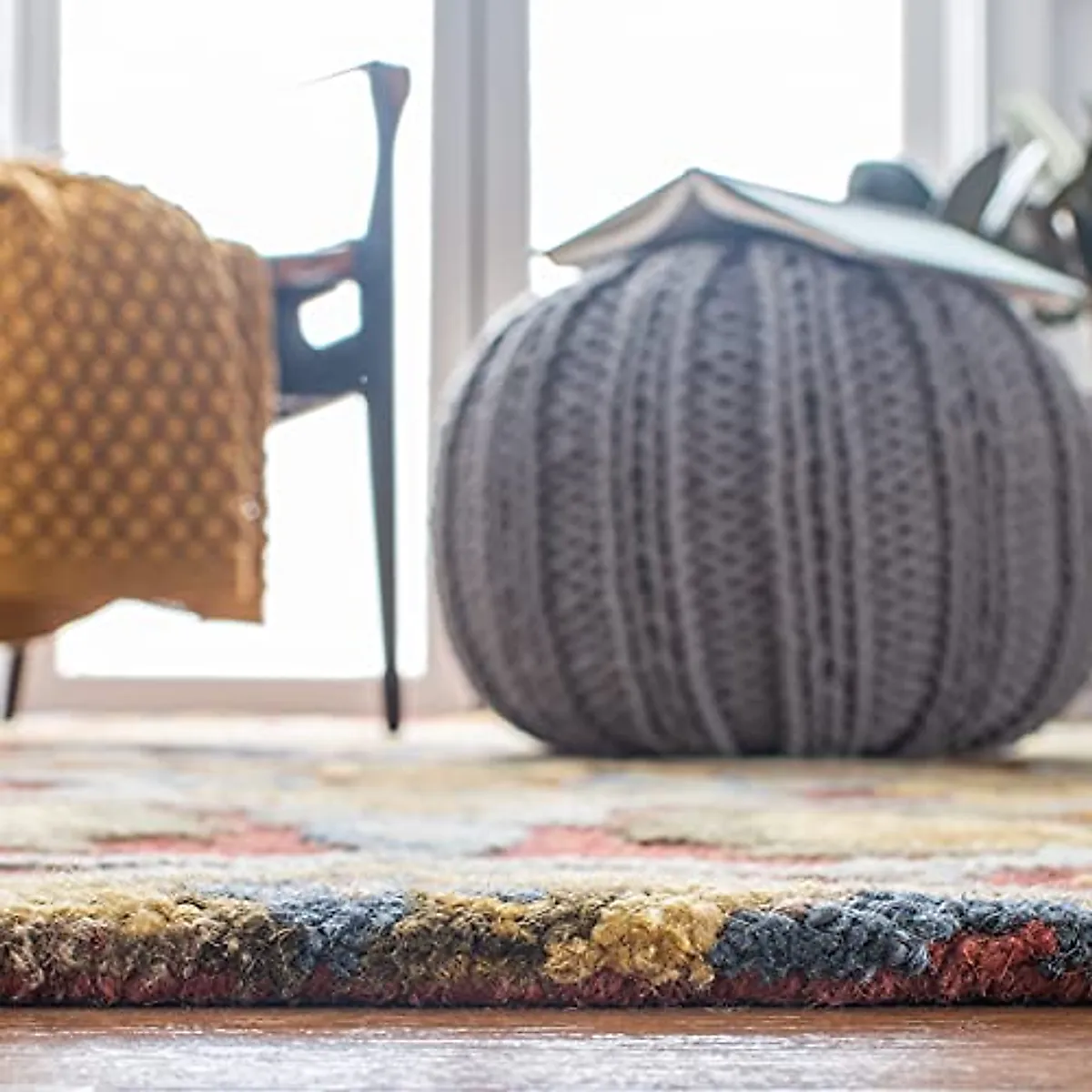 SAFAVIEH Blossom Collection Area Rug - 10' x 14', Red & Multi, Handmade French Country Floral Wool, Ideal for High Traffic Areas in Living Room, Bedroom (BLM402Q)