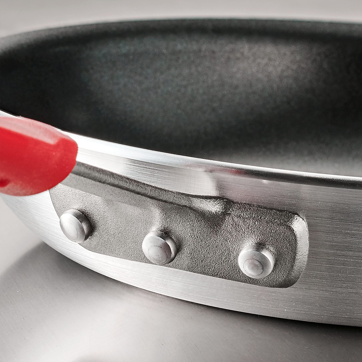 Tramontina Professional Series 8-Inch Fry Pan, Heavy-Gauge Aluminum with Reinforced Nonstick Coating, Oven and Dishwasher Safe, NSF Certified, Made in Brazil