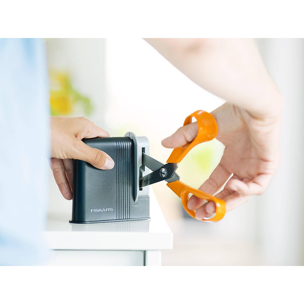 Fiskars Clip-Sharp, Total Length: 4 cm, Plastic, 1000812 Scissors Sharpener, one size, Black