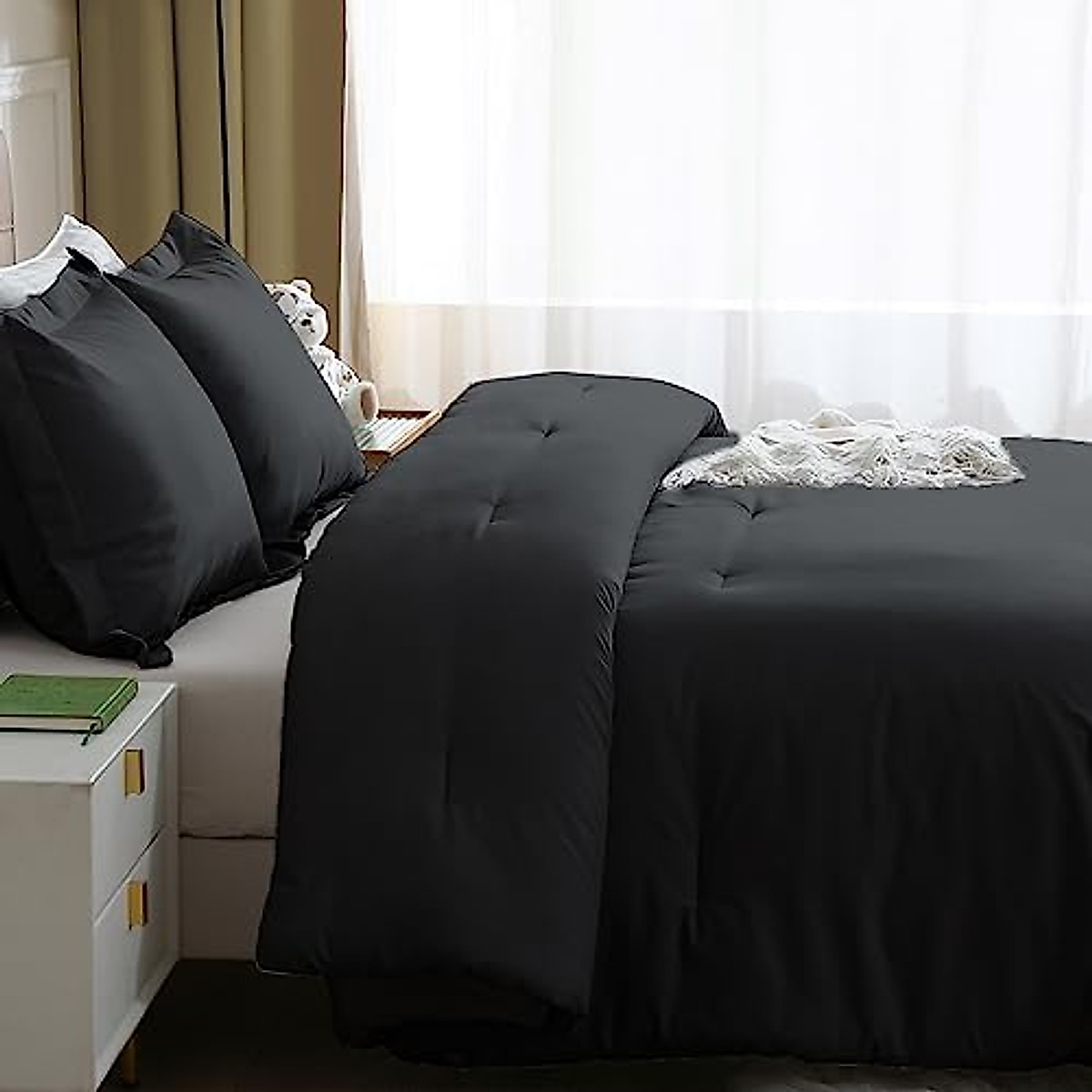 MUXHOMO Queen Comforter Set, Black Comforter for Queen Size Bed, Soft Warm Bedding Set 3 Pieces for All Seasons, 1 Comforter (88"x88") and 2 Pillow Shams (20"x30")