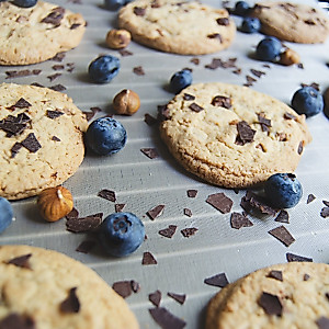 Navaris Set of 3 Reusable Baking Sheets - 13x16 Inches Parchment Paper for Baking Oven - Durable Non-Stick Baking Mats - Reversible Baking Tray