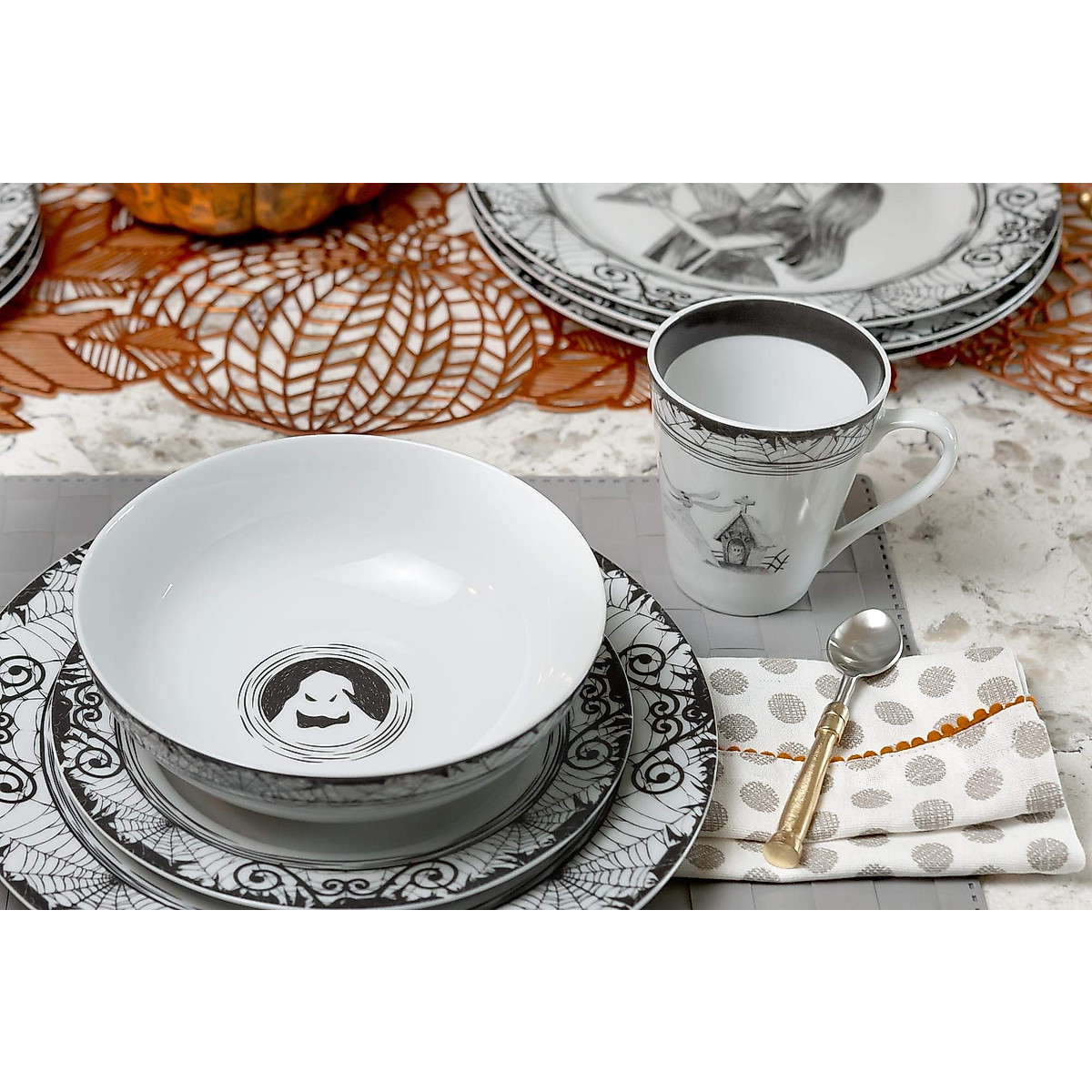 The Nightmare Before Christmas 16-Piece Ceramic Dinnerware Set
