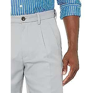 Amazon Essentials Men's Classic-Fit Expandable-Waist Pleated Dress Pant, Light Grey, 31W x 28L