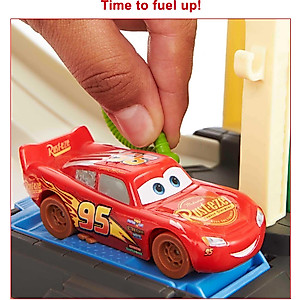 Mattel Disney and Pixar Cars Track Set with Lightning McQueen Toy Car & Storage Tub, Race & Go Playset, 20+ Pieces Include Launcher
