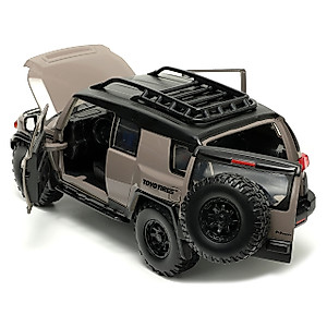 Jada Toys Just Trucks 1:24 Toyota FJ Cruiser Die-cast Car Brown with Tire Rack, Toys for Kids and Adults