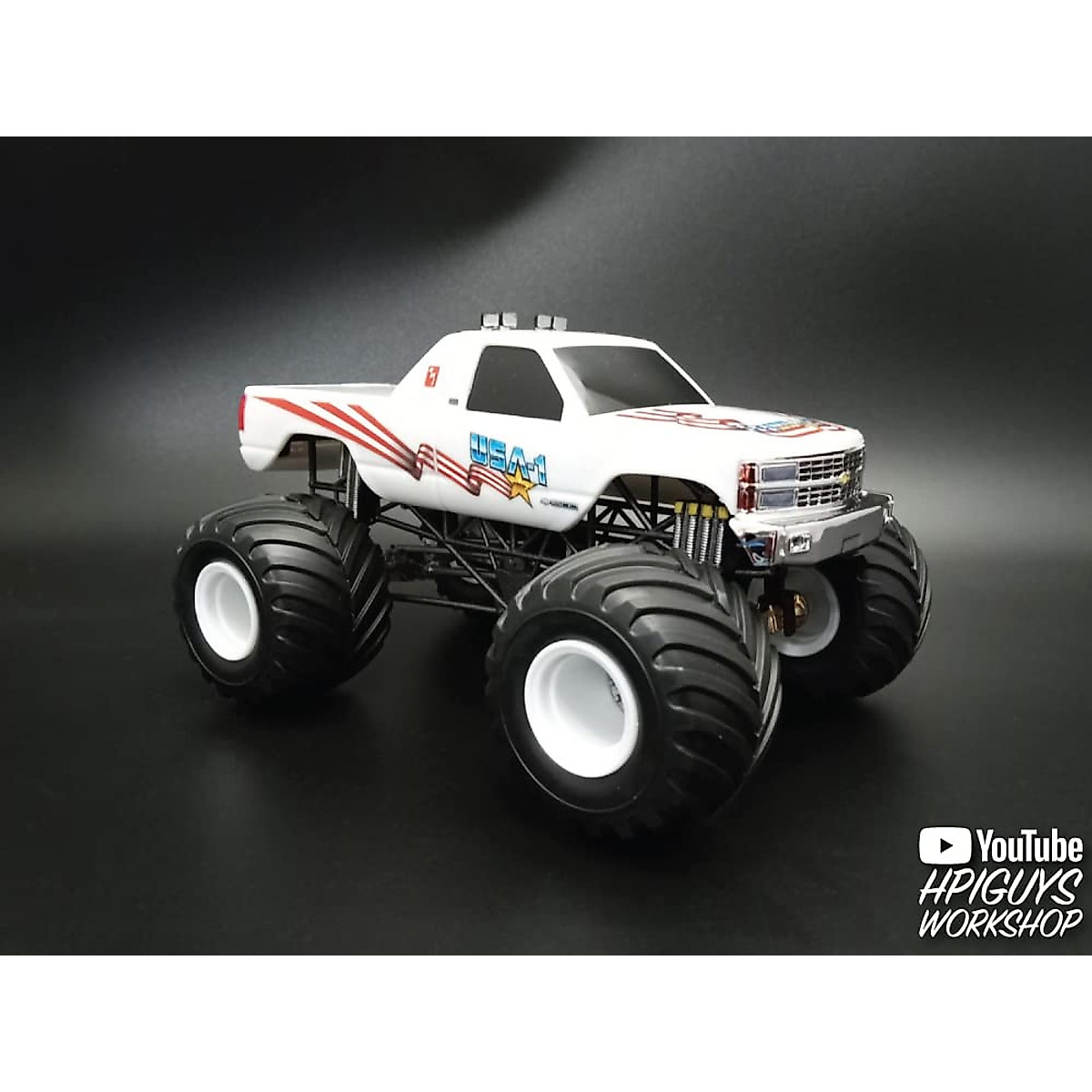 AMT USA-1 Monster Truck 2T 1:32 Scale Model Kit