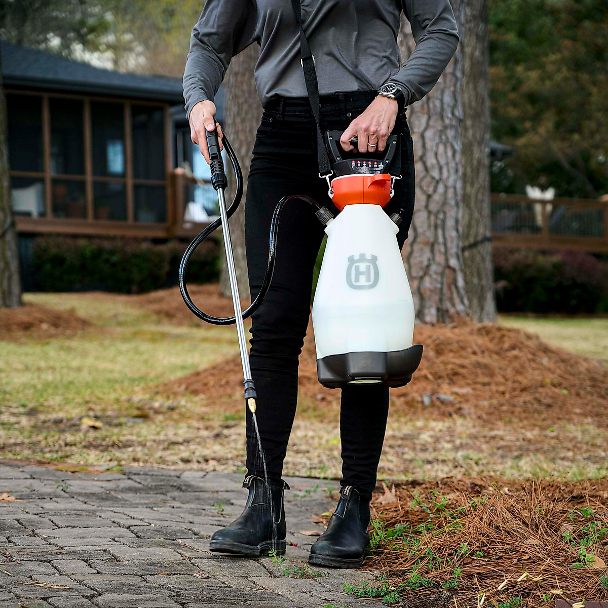 Husqvarna 2 Gallon Battery Handheld Sprayer