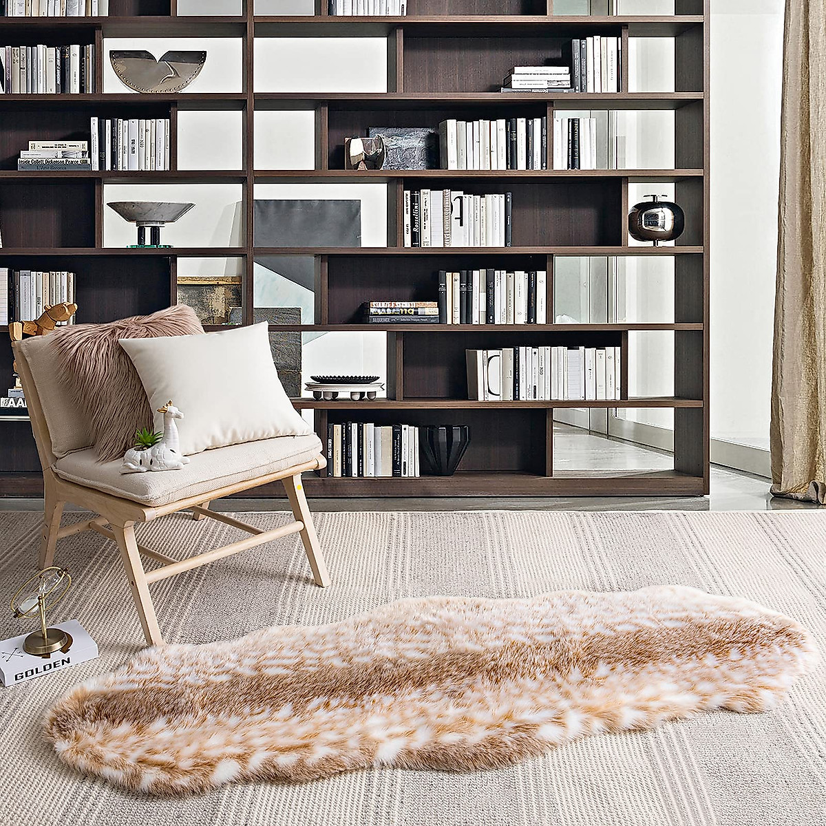 Phantoscope Faux Fur Rug, Fluffy Soft Faux Fox Fur Area Rugs for Bedroom Livingroom Kids Room Decor, Shaggy Fur Rugs Anti-Skid, Beige, 2 x 6 Feet