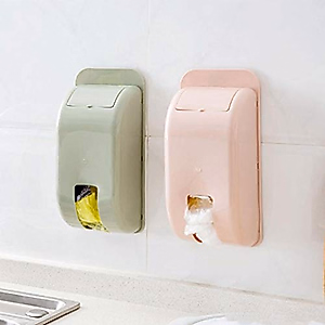 Wall Mounted Plastic Garbage Bag Storage Box Container Self-Adhesive Grocery Bag Holder Saver Dispenser Trash Bags Organizer Recycling Grocery Pocket Containers Hanging Organizer (Green)