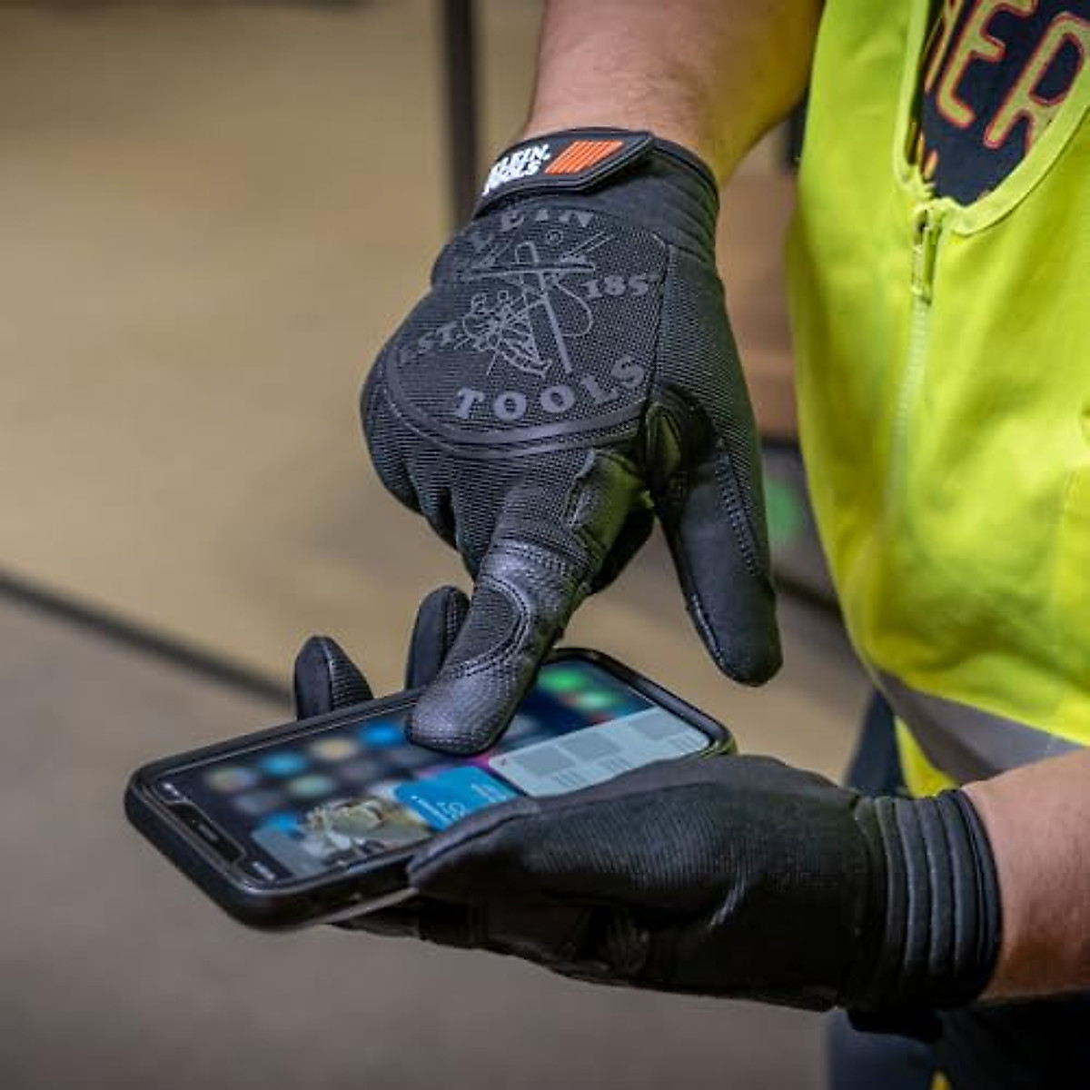 Klein Tools 40233 Wire Pulling Gloves, Extra Grip Work Gloves with Thumb Reinforcements and Grip Patches on Palm and Fingertips, Large