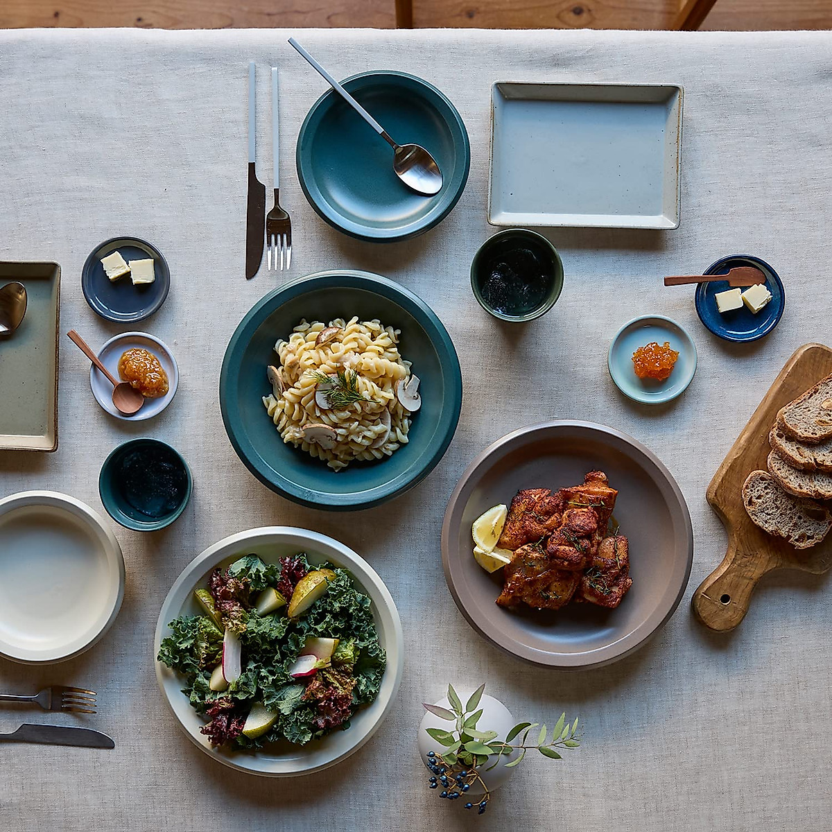 TAMAKI Air Stack T-954119 Curry & Pasta, Mocha, Diameter 8.7 x Height 1.6 inches (22 x 4 cm), Microwave & Dishwasher Safe