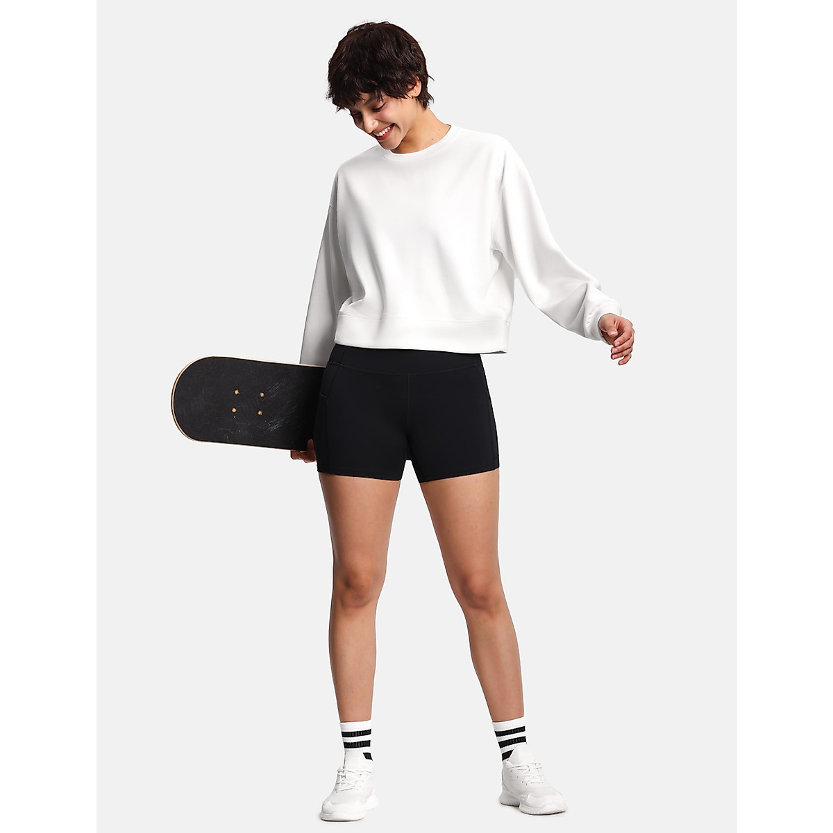 THE GYM PEOPLE Women's Crewneck Cropped Pullover Sweatshirt Cute Basic Long Sleeves Workout Tops White