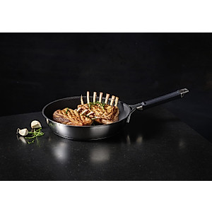 RÖSLE Silence Pro Frying Pan with Scratch-Resistant Premium Non-Stick Coating ProResist, Silicone Handle, 28 cm, 18/10 Stainless Steel, Suitable for Induction Cookers, Dishwasher Safe, Silver/Black