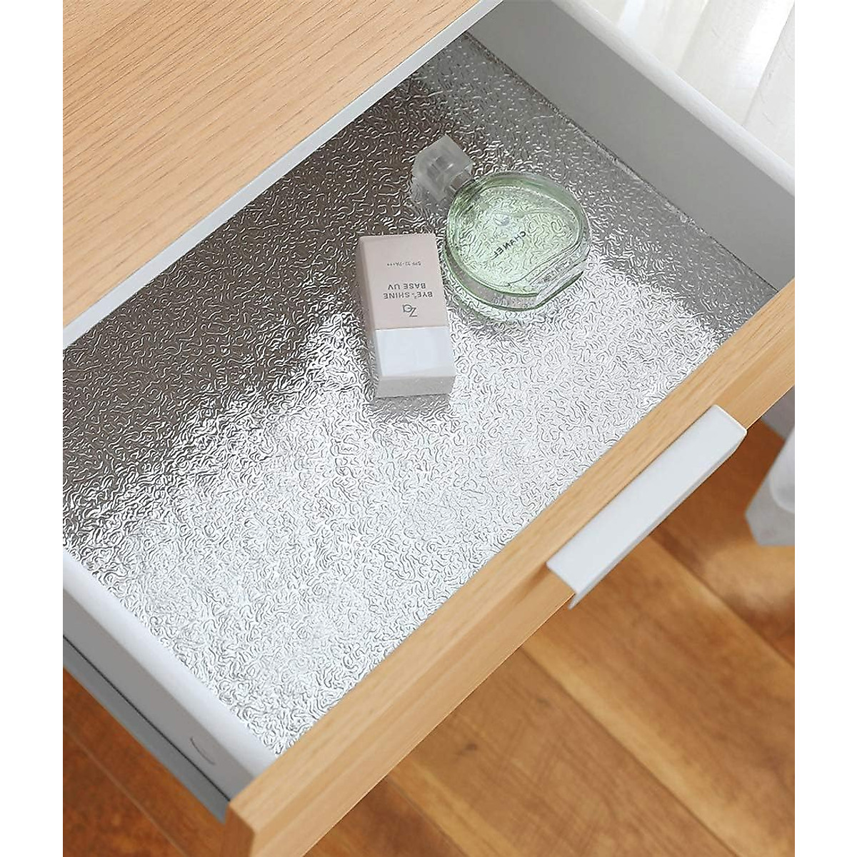 Feisoon Silver Contact Paper Kitchen Backsplash Water/Oil Proof Wallpaper Metallic Peel and Stick Wallpaper 16"X118" Self Adhesive Aluminum Foil Contact Paper for Kitchen Countertop Cabinet Drawer