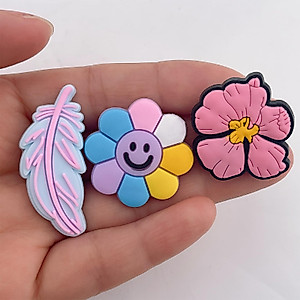 30 Pcs Random Cute Cartoon Shoe croc Charms for Girls Boys,Anime Shoe Sandals Charms for Kids/Teen Shoe Decoration Accessories Bracelet Wristband Gifts