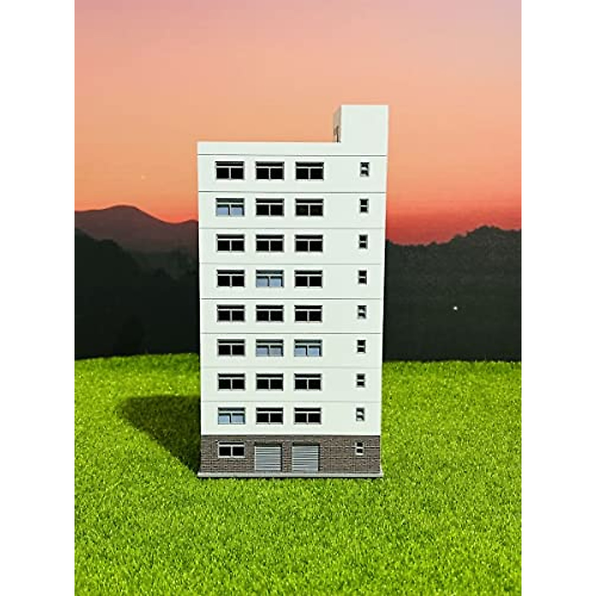 N Scale Train Railway Scene White Apartment Building Model - 1:160