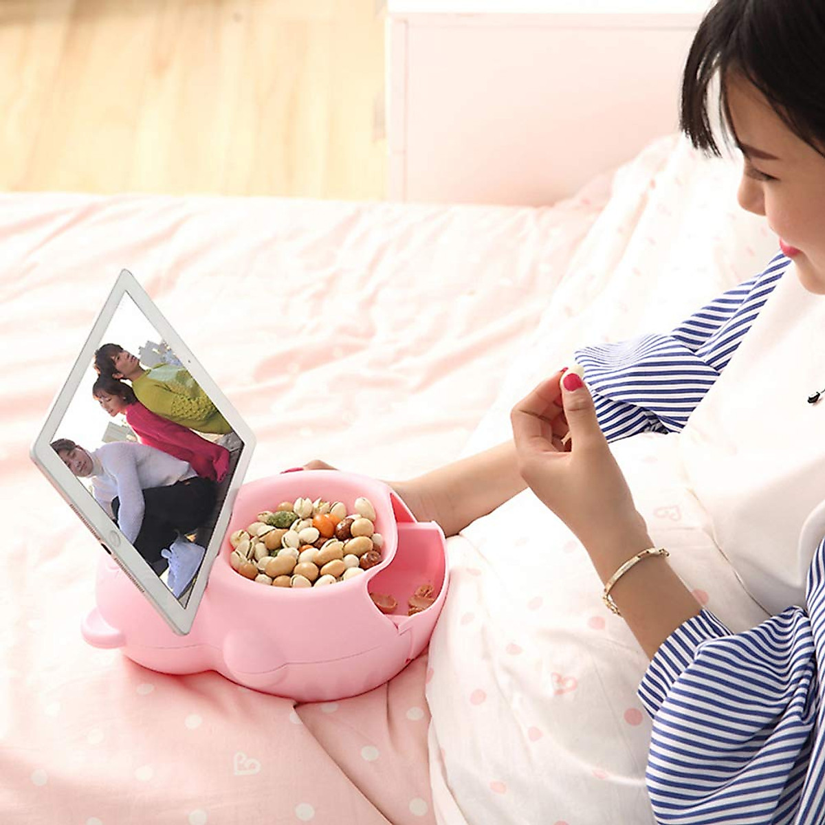 Hemoton Double Layer Snack Bowl with Phone Holder Bear Shape Lazy Candy Dish Nut Serving Plate Organizer for Pistachio Sunflower Seeds Edamame (Pink)