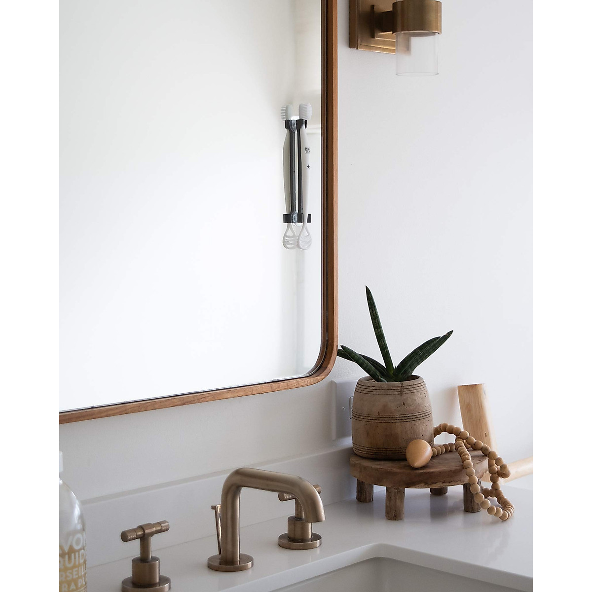 BAO TEA - Universal Manual Toothbrush Holder - Elevated Style - Suction Cup Mirror Mount