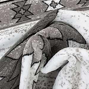 Well Woven Southwestern Rodrigo 5'3" x 7'3" Grey Area Rug