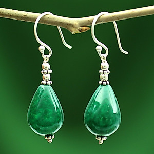NOVICA Artisan Handmade Chalcedony Dangle Earrings Sterling Silver Green India [1.7 in L x 0.5 in W x 0.4 in D] ' Emerald Dewdrop'