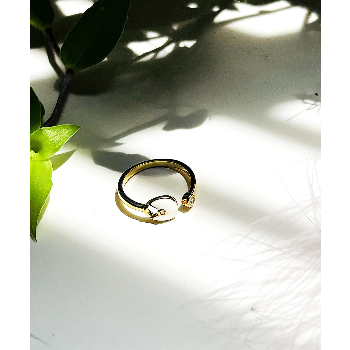 ZENN VERSE Brass Double Stone Finger Ring Eye-Catchy Ornament Beautiful Vintage Gem Crystal Ring Brings Charm Good looking Adjustable Finger Ring