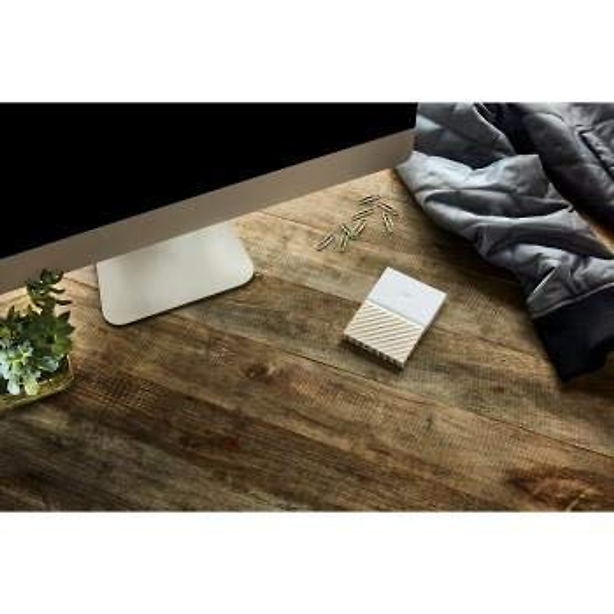 Western Digital WD 1TB My Passport Ultra Portable External Hard Drive - USB 3.0 - White-Gold - WDBTLG0010BGD-WESN (Old Generation)