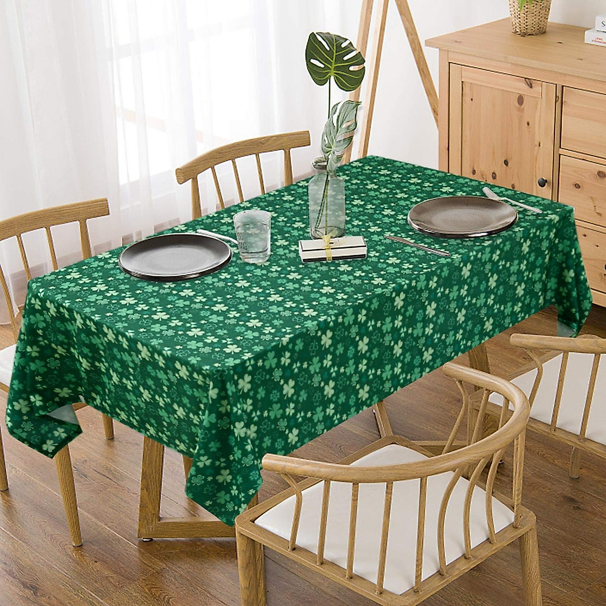 DWCN 60 x 84 Inch St Patrick's Day & Spring Rectangle Tablecloth - Shamrock Patterned Waterproof Spillproof Stain Resistant Washable Table Cloth for Dining Room Kitchen Party, Green Clover