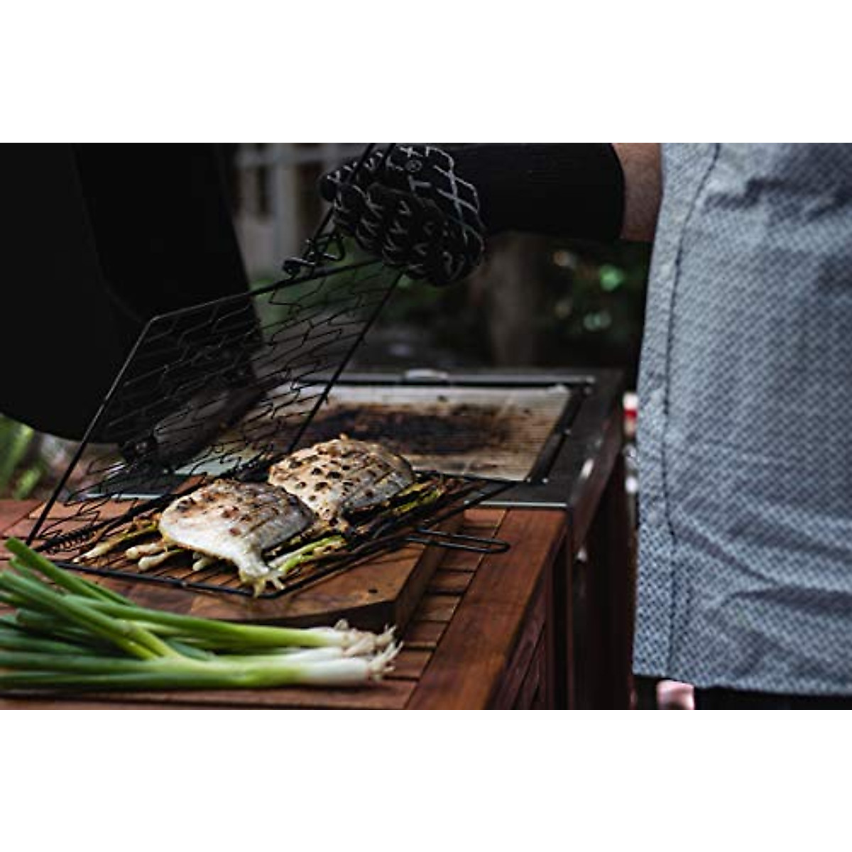 Charcoal Companion CC3150 Flexi Non-Stick Basket with Folding Handle for Easier Storage, Perfect for Grilling Fish, Steaks & More