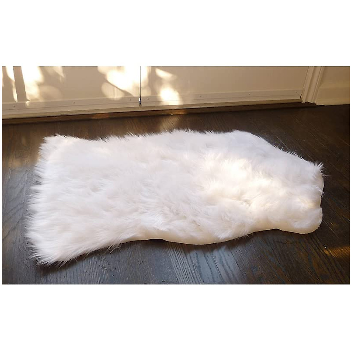 Petfu Faux Fur Sheepskin Ultra Soft Fluffy Rugs Area Rugs Hand Tufted Area Rug with Soft Backing Luxury Decorative Fur Sheepskin Area Rug for Bedrooms Living Rooms Lounges Children's Rooms White